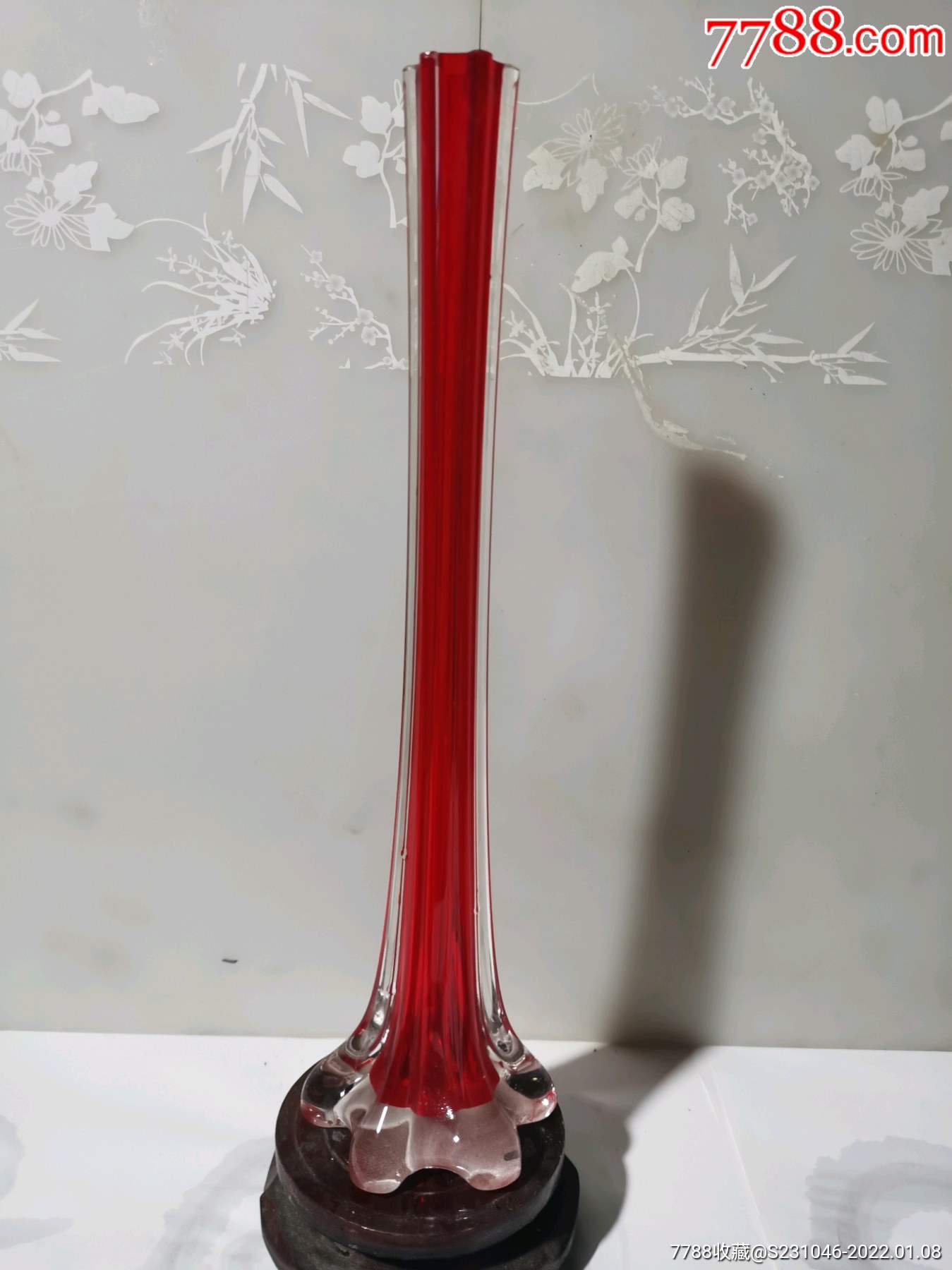 简洁大方的玻璃花插-玻璃器皿-7788收藏