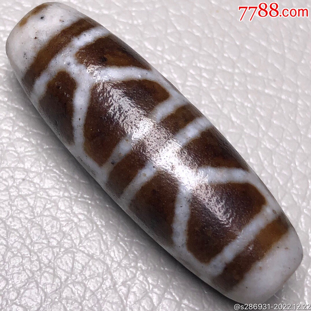 藏区回流老料高油包浆【龟纹天珠】尺寸约：43*14毫米重量14.2__【7788收藏__收藏热线】