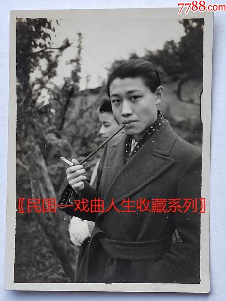 民国美男子用烟斗抽烟。背面有“苏州蔡新德照相”字样。-价格:88元-au32610858-老照片 -加价-7788收藏__收藏热线
