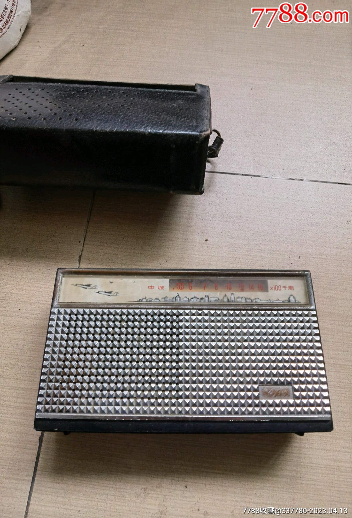 老收音机含原装皮套有瑕疵具体看图无电池功能不清楚就当配件卖_收音机_鉴别图片_收藏价格_7788陶器收藏