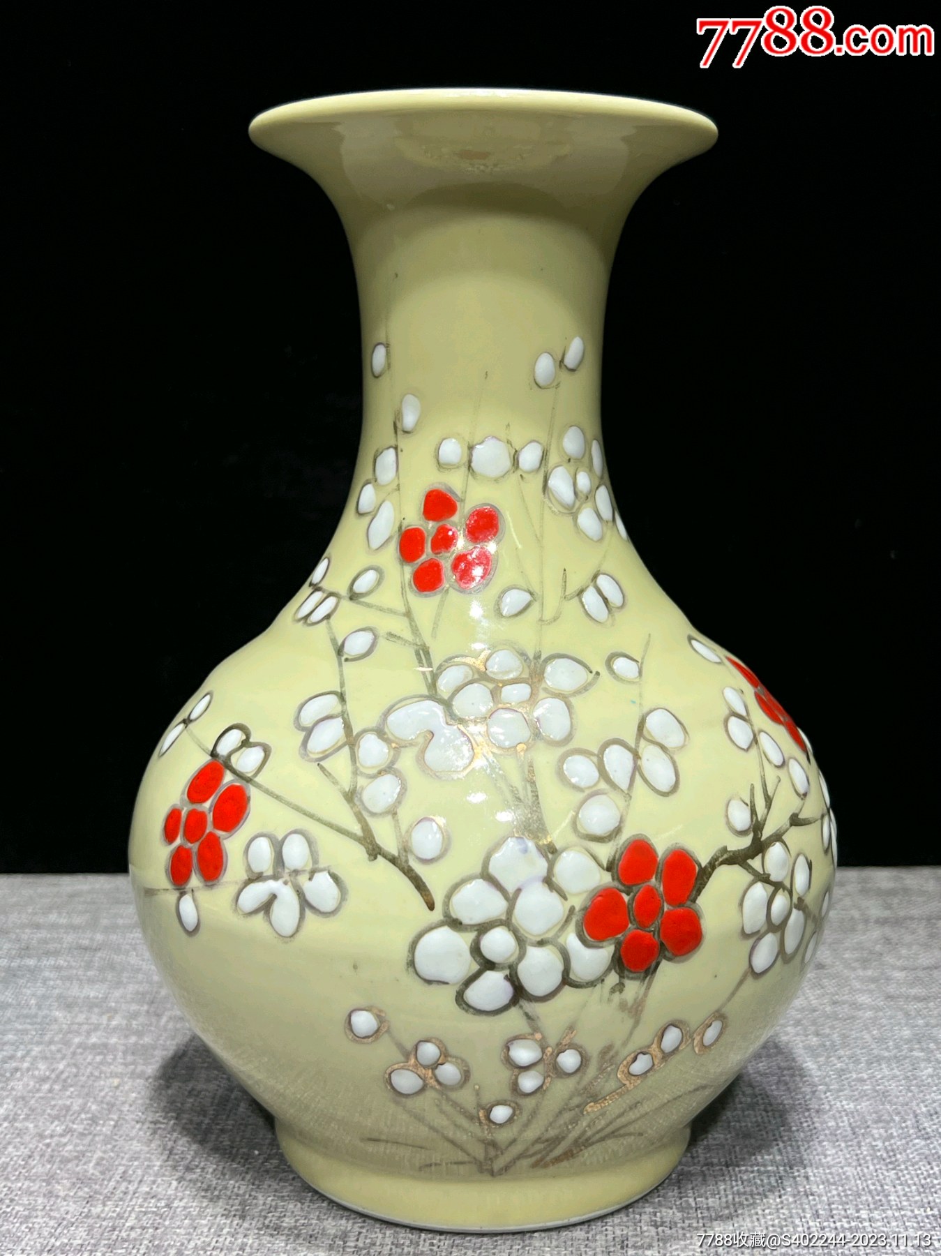 （全品）建国初黄釉描金堆白梅花纹赏瓶__【7788收藏__收藏热线】